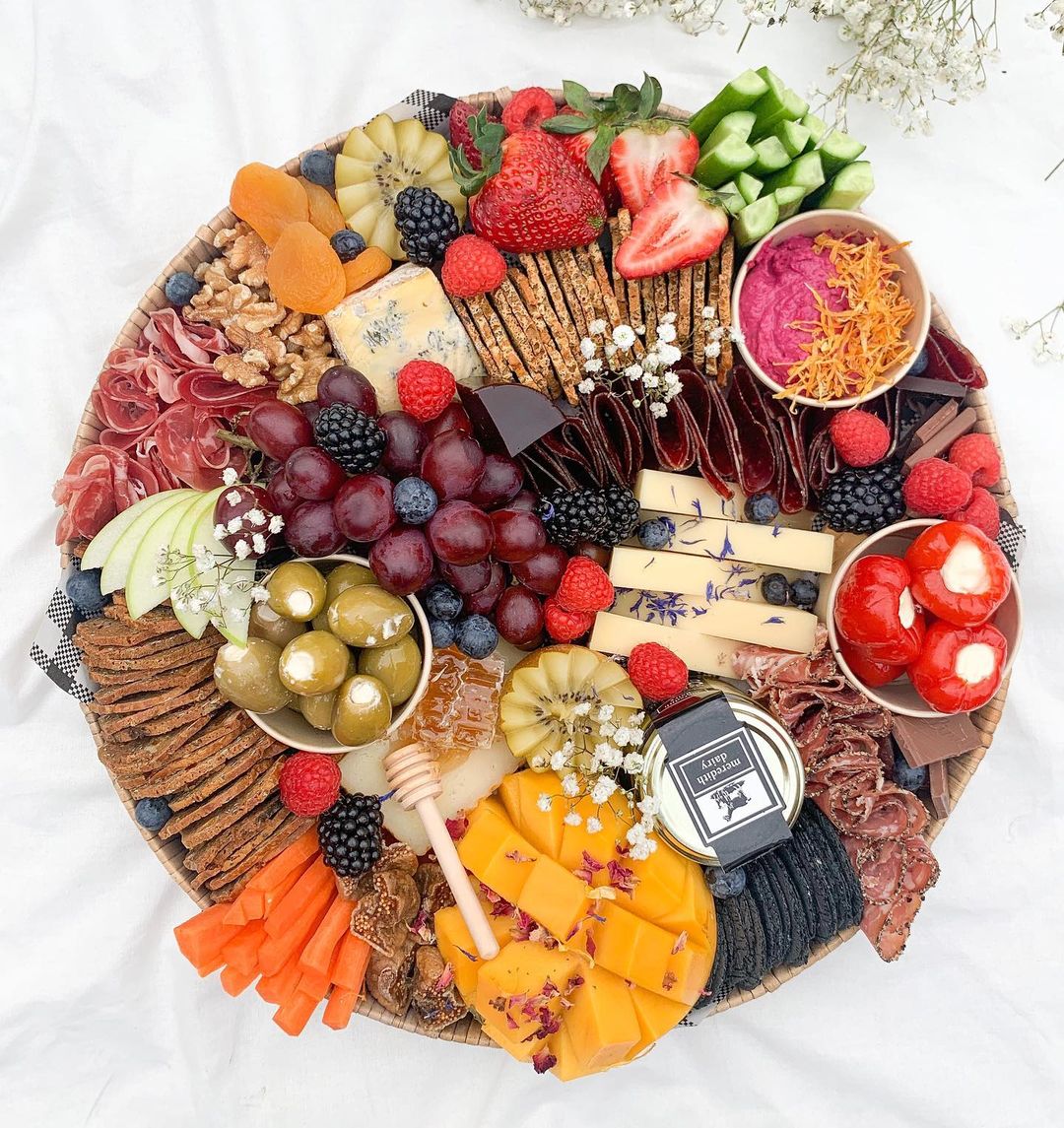 GRAZING PLATTERS – Crackers & Brie